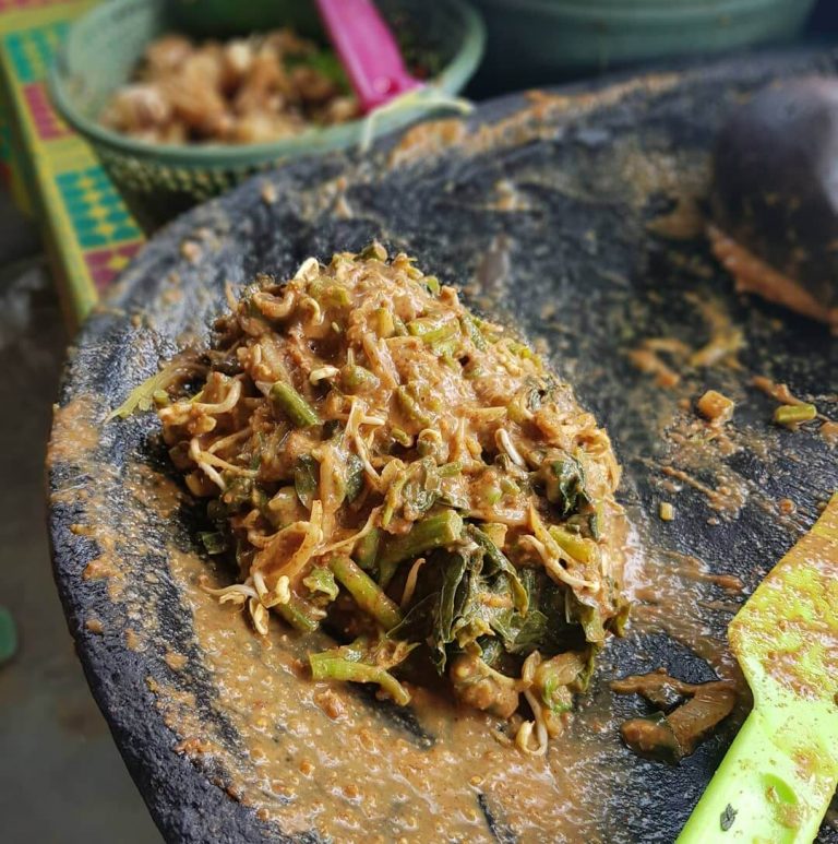 √ 51 Makanan Khas Bandung + Harga dan Rekomendasi Resto