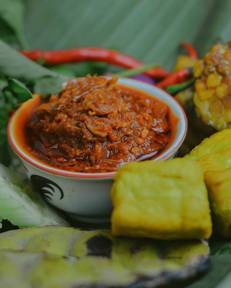 √ 17 Makanan Khas Manado + Harga dan Rekomendasi Resto